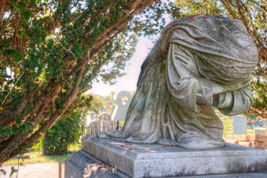 17 Haunted Places in Virginia: Our Favorite Spooky Towns, Bridges, and ...