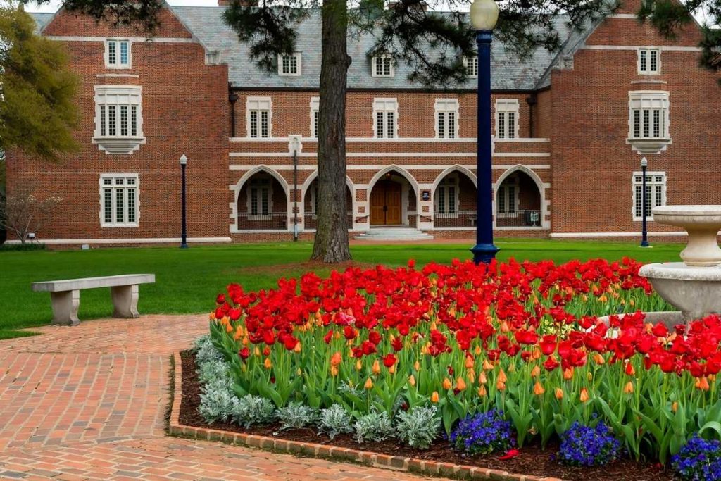 9 Absolutely Beautiful Virginia College Campuses