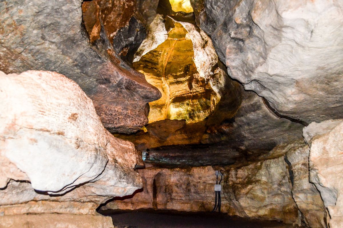 9 Caverns in Virginia That You Can Actually Go In - Historic Virginia ...